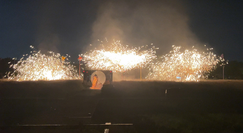 A splendid cast iron flower performance