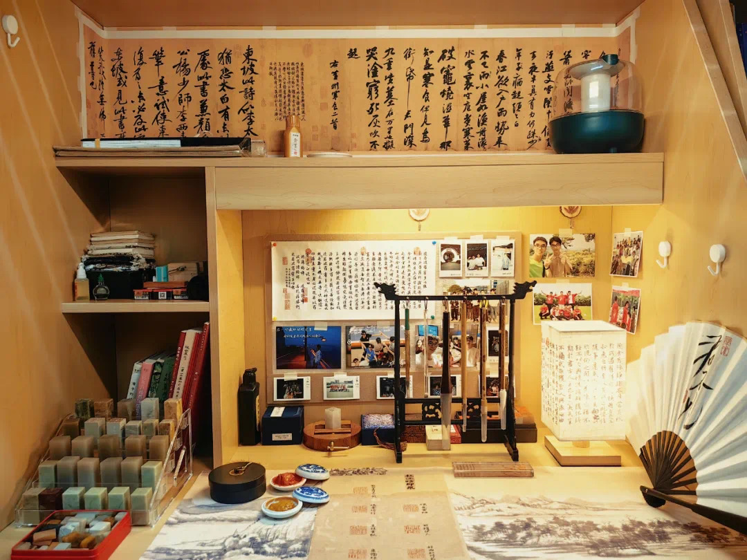 Traditional Chinese desk sparks cultural revival at Zhejiang University