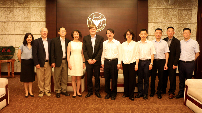 吴朝晖校长会见哈佛医学院教授代表团