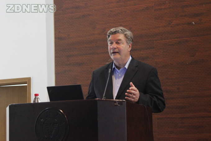 美国工程院院士Jerald Schnoor教授做客海外名师大讲堂