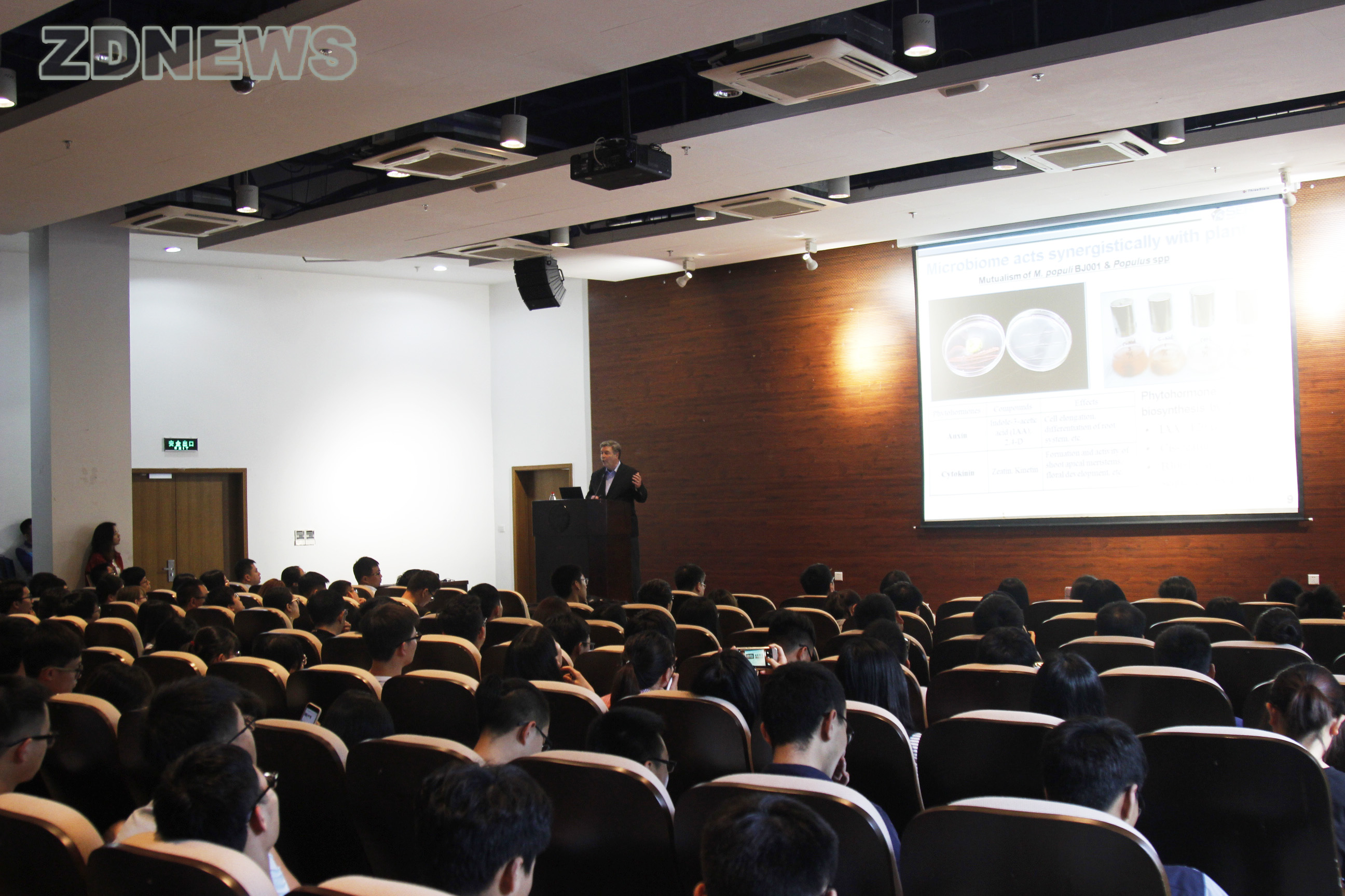 美国工程院院士Jerald Schnoor教授做客海外名师大讲堂